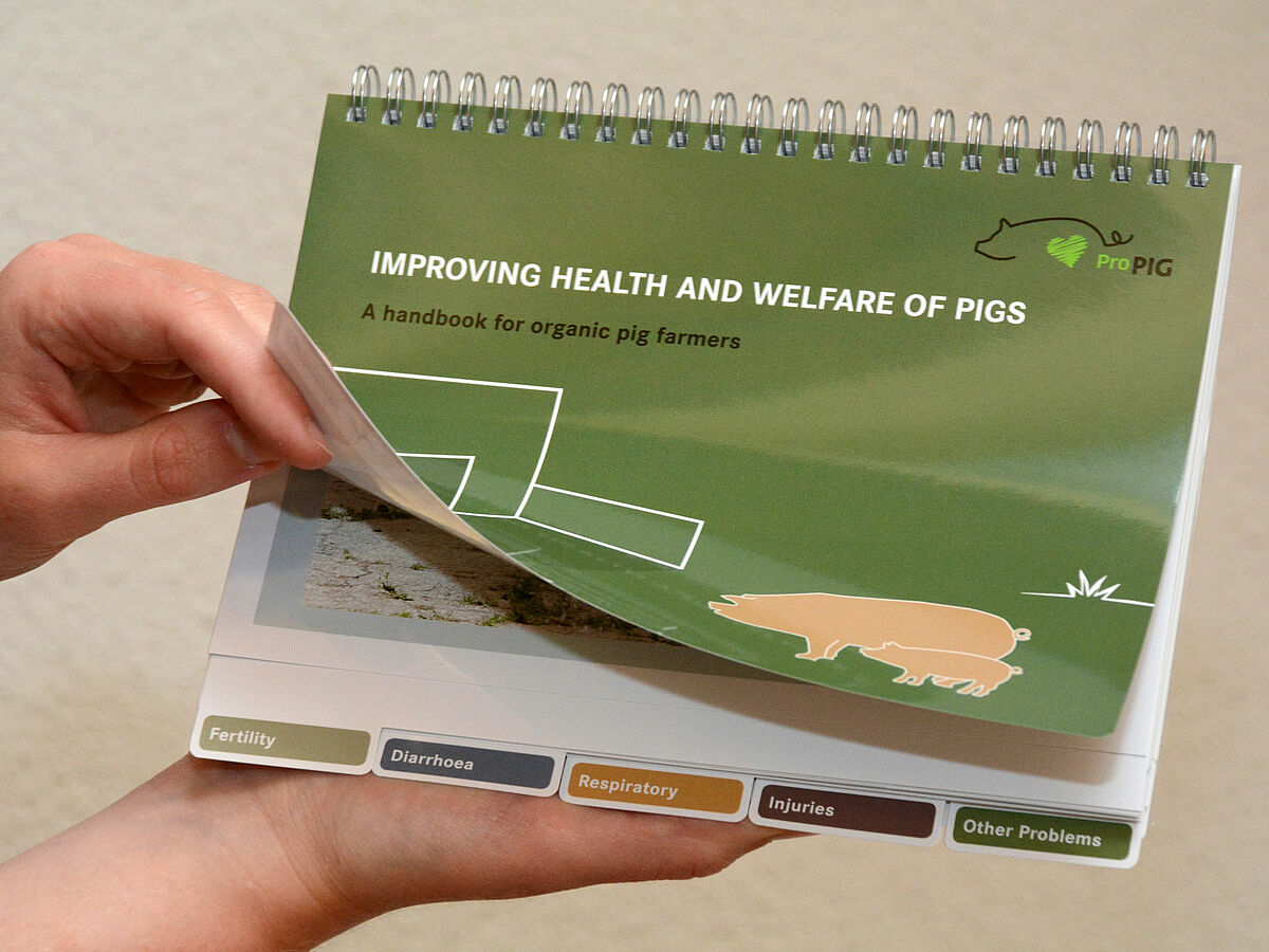 FiBL - New printed farm handbook for organic pig producers